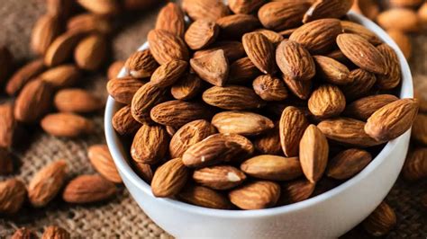 Almendra ¿que Es Origen Beneficios Tipos Valor Nutricional Y Más