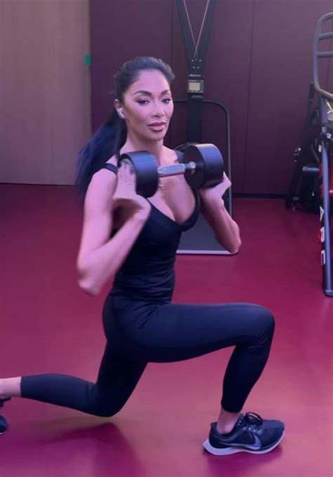 Nicole Scherzinger Flaunts Fit Figure During Nyc Workout Session 1206