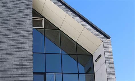 Dynamische Deckung An Der Fassade Fassade Schiefer Fassade
