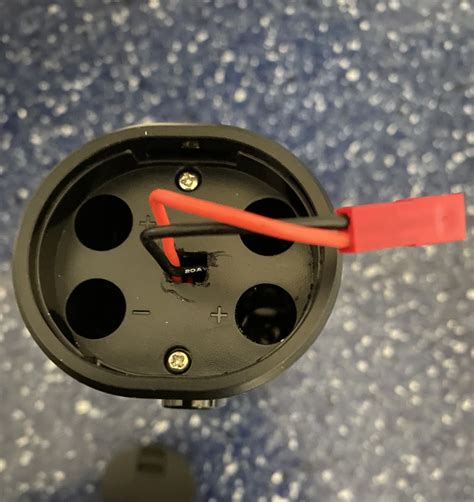 See The World 전동 와인 오프너 배터리 개조하기