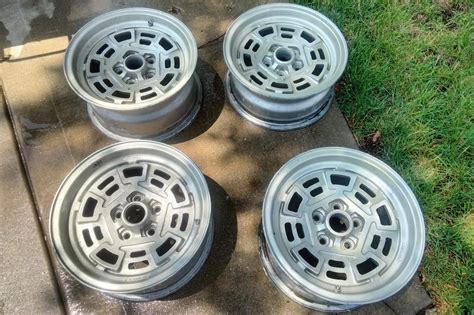 No Reserve 15×7″ And 15×8″ Campagnolo Magnesium Wheels For Detomaso Pantera For Sale On Bat