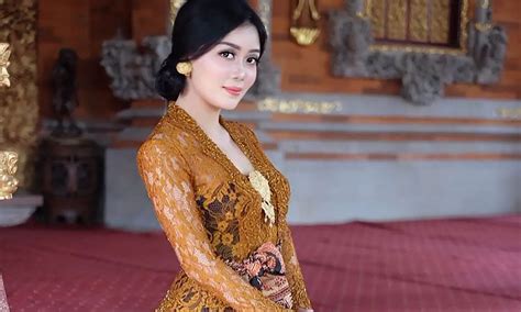 Model Kebaya Simple Tapi Mewah Tampil Cantik Di Berbagai Acara
