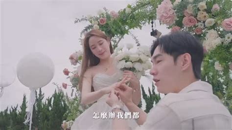 張書豪前面在講家人什麼的我都一直覺得怪怪的 （說不上來的感覺） 直到出現這個「我成功了」搭配這個姿勢 請問這真的不是gay嗎