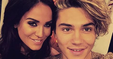 Jungle Queen Vicky Pattison Adds Extra Sauce While Whipping Up Boozy Trifle On Sunday Brunch