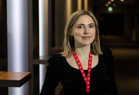 Sofie Marhaug Høyrevridd Bilde Av Sykelønnsordningen