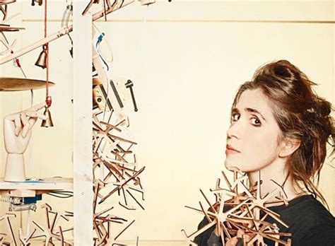 Imogen Heap Canta A Maternidade No Intenso Videoclipe De Tiny Human