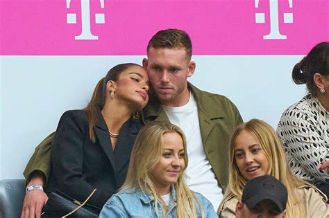 Daniel Peretz Er Schmust Mit Esc Sternchen