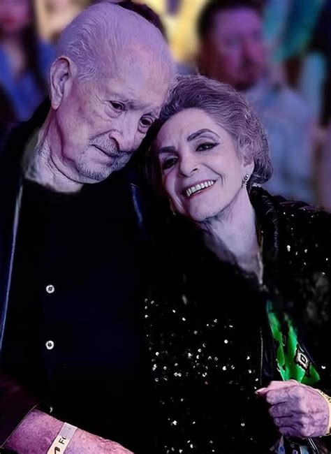 Camila Fernández Responde A Polémica Del Beso De Doña Cuquita