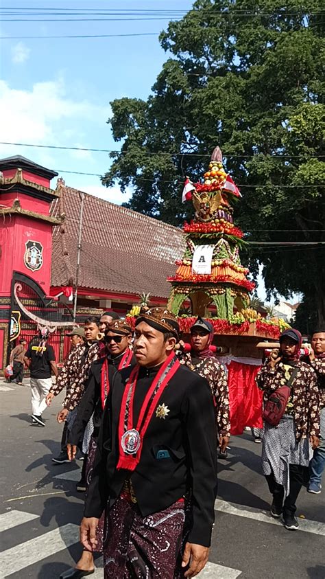 Kota Blitar Rayakan Hari Lahir Pancasila Dengan Upacara Budaya Kirab Gunungan Lima Dan Kenduri