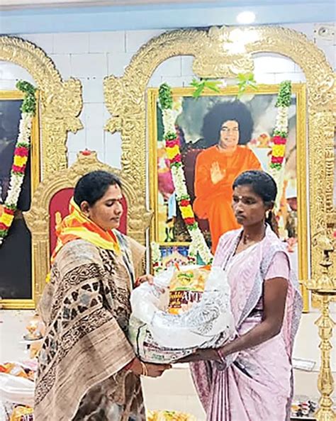 ఆకలి తీర్చే ‘నారాయణ సేవ Here You All Know About Sri Sathya Sai