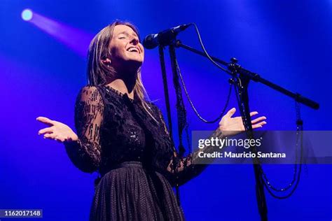 Jess Harwood Singer Member Of The Band Rumours Of Fleetwood Mac