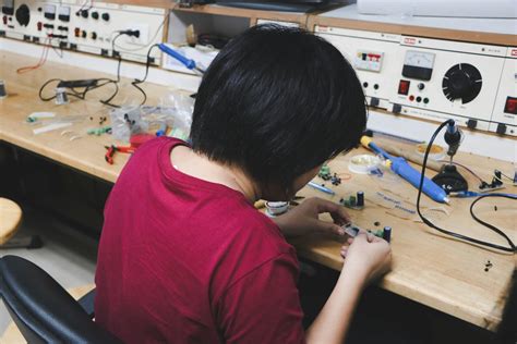 Where Do Electrical Engineers Work Explained