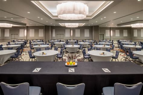 Cabana Hotel Crowne Plaza Palo™ Perfectly Situated In The Heart Of