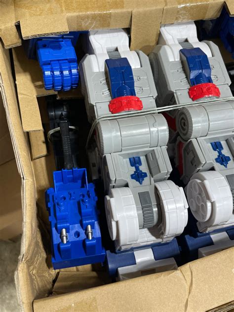 Transformers Toys Generations Legacy Series Titan Cybertron Universe