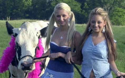 Da Sex Tape Ao Império Milionário Como Paris Hilton Se Transformou Ao Longo Dos Anos Sem