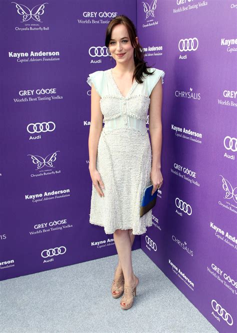 El Estilo De Dakota Johnson Estilo De Vida Moda Univision