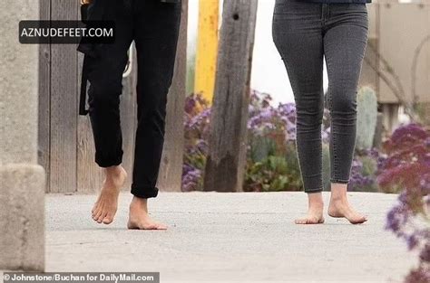 Elizabeth Holmes Feet Aznudefeet