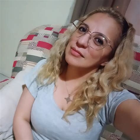 Alejandra Baiz Baizale • Threads Say More