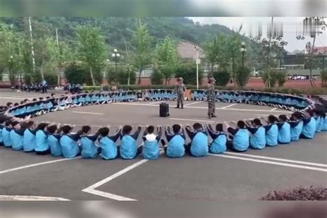 初中生课间军训，这配合度简直太高了，祖国未来的希望啊！