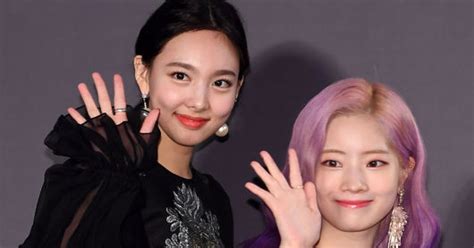 트와이스 나연 다현사랑스러운 손인사 사진