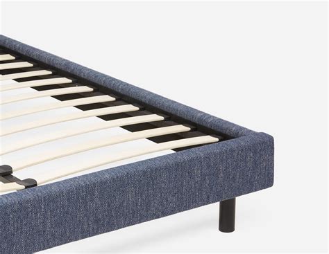 Chloe Queen Size Bed Structube