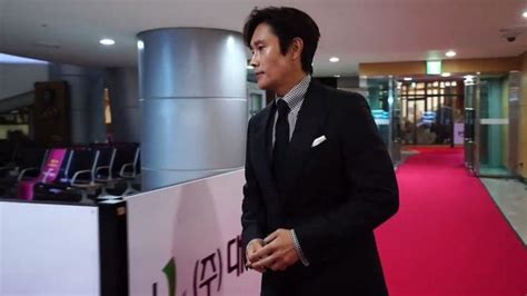 Pin Oleh Eli Fathi Di لی بیونگ هان