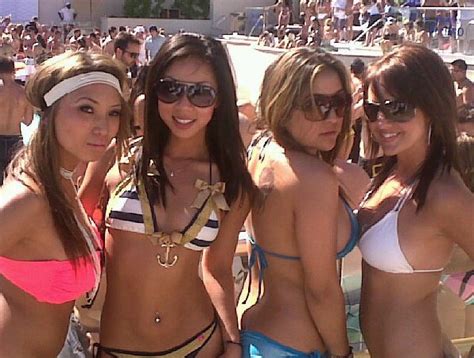 Animalfeeders Bikinis Gallery Ebaums World