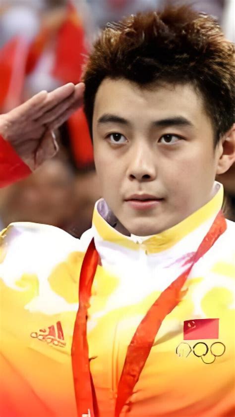 北京奥运会王皓又一次错失了金牌，在领奖台上用军礼致敬的那一刻破防了腾讯新闻