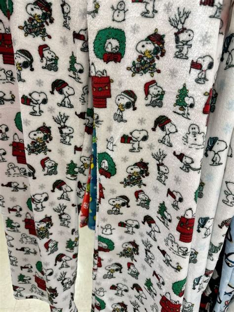 Peanuts Snoopy Christmas Wallpaper Backgrounds Snoopy Christmas Wallpaper Iphone Wallpapers