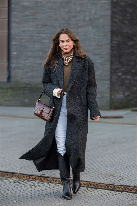 Thalia Lleva Skinny Jeans Con Botas Vaqueras En Tendencia Vogue