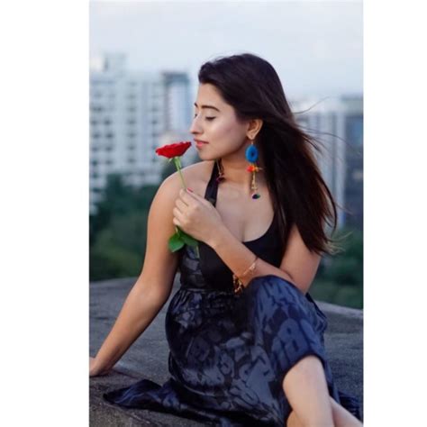 Somi Khan Age Height Biography 2023 Wiki Net Worth Boyfriend