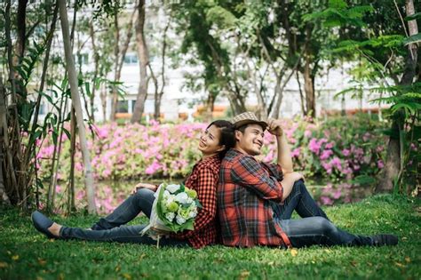 Premium Photo Romantic Young Couple Sitting In Garden
