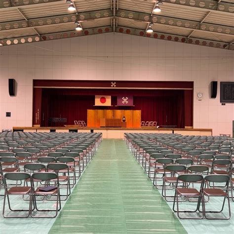 【公式】暁高校3年制 2月13日は3年生の登校日でした。 卒業を2週間後に控え、体育館で卒業式に向けた集会が催されました。 内容は式に臨むにあたっての諸注意や学園歌の合唱練習などなど