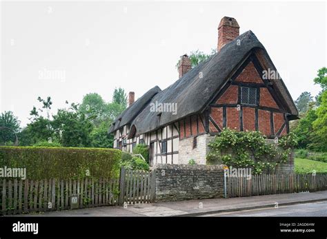 Anne Hathaways William Shakespeares Wife Famous Thatched Cottage