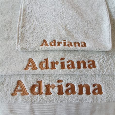 Bordamos Y Personalizamos Toallas En Madrid Chikuchas