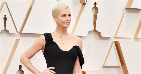 Este Es El Manual Exacto Para Hacer El Peinado De Charlize Theron En