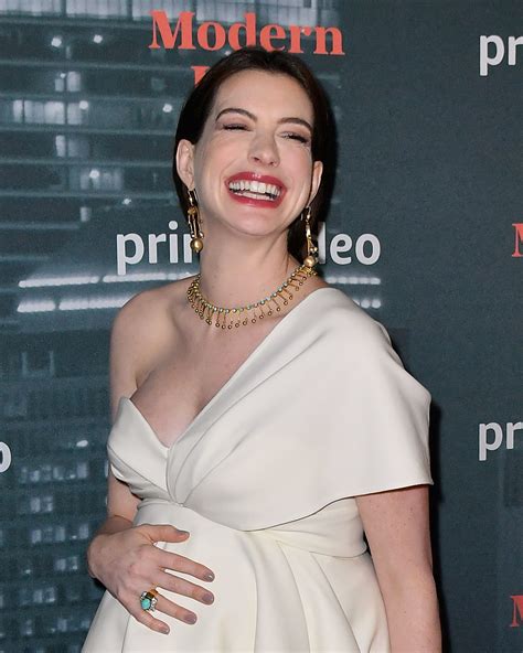 Anne Hathaway Pregnant