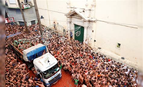 In Pics Spains Iconic Tomatina Festival In Full Glory