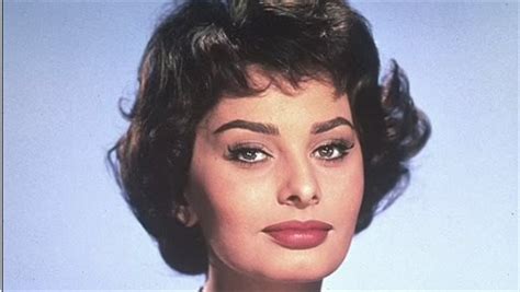 تعرف على القصة الكاملة لسقوط صوفيا لورين وإصابتها بكسور خطيرة