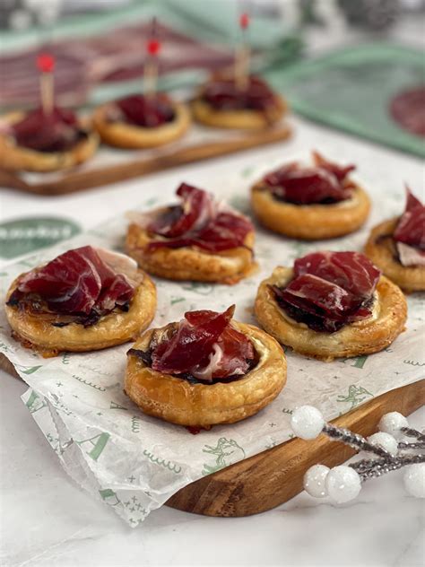 Canapés De Hojaldre Con Queso Y Jamón Ibérico De Bellota Anabel Ibéricos
