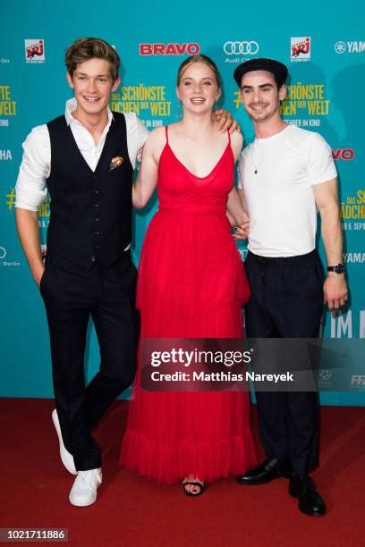 Das Schoenste Maedchen Der Welt Premiere In Berlin Stockfotos En