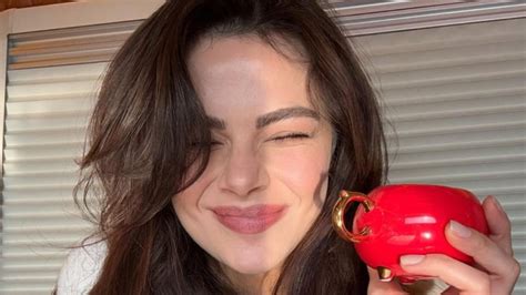 Uzak Şehirin Alyası Sinem Ünsaldan Set Paylaşımı Geldi