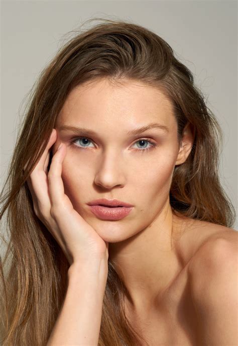 Jil Nübel Louisa Models