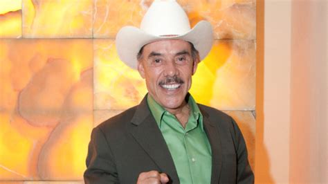 Pedro Rivera Papá De Jenni Y Lupillo Presenta En Tv A Su Nueva Esposa