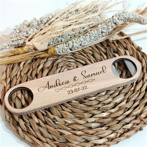 Letrero De Madera En Forma De Hueso De Perro Con El Nombre De Tu