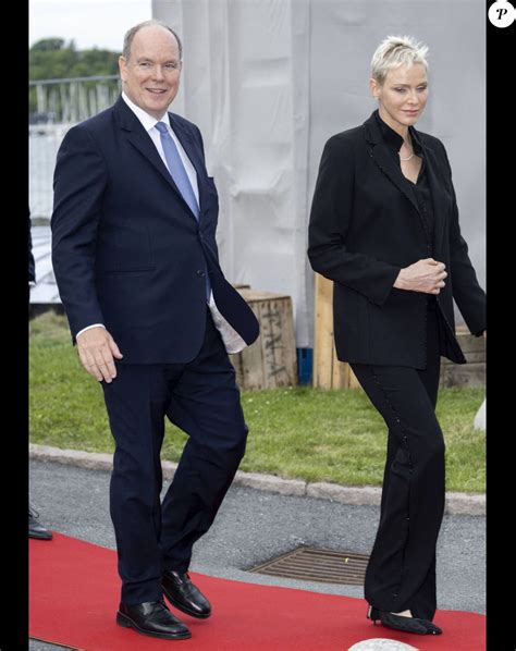 Charlene De Monaco Epaule Dénudée Et Robe Asymétrique Une Sortie