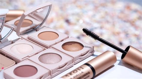 The Best Eye Makeup For Blepharitis Safe Products And Application Tips