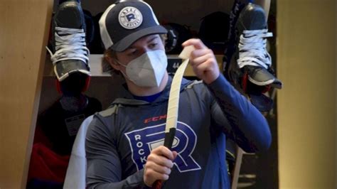 Hockey30 Cole Caufield Vise Steve Yzerman