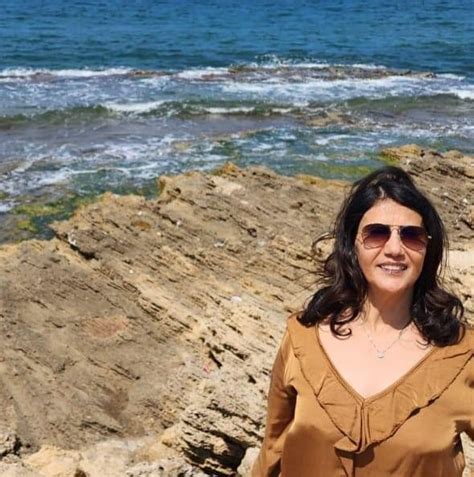 יד מכירים את התמונה הזאת תמונה מרגשת ובה משפחה של יהודי תימן שנלכדה בעין המצלמה ברגע היסטורי