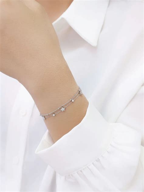 Larov สร้อยข้อมือผู้หญิงประดับเพชร Cz รุ่น Starlight สีเงิน ลด 54 Central Online